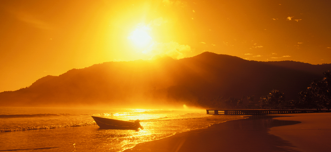 The Basics - The Best Lens for Outdoor Use in Bright Sunlight - Photoweb